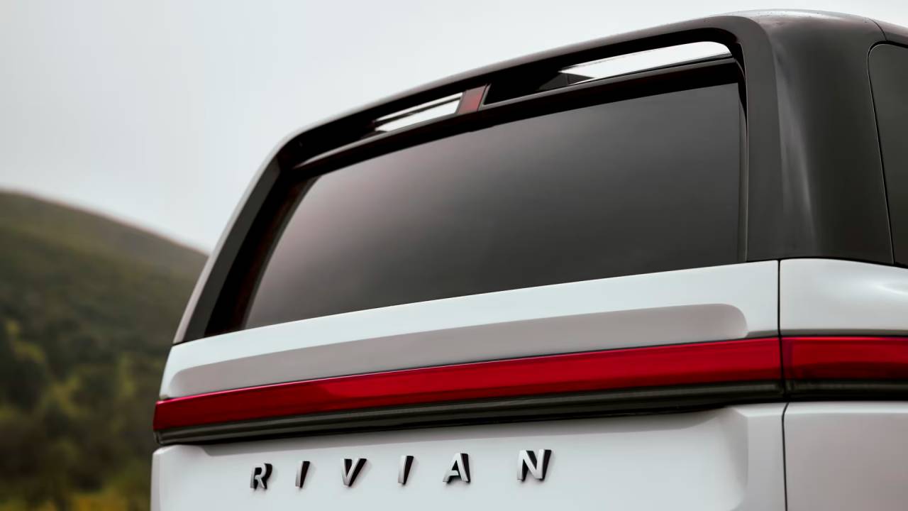 Rivian, Tesla'ya rakip yeni elektrikli SUV modeli 2026 R2'yi tanıttı ...
